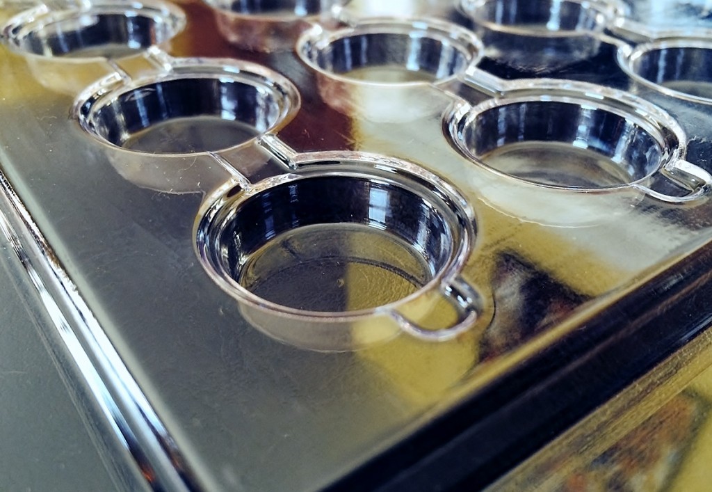 63 stacking tray with finger clearance - Engineered Components & Packaging LLC